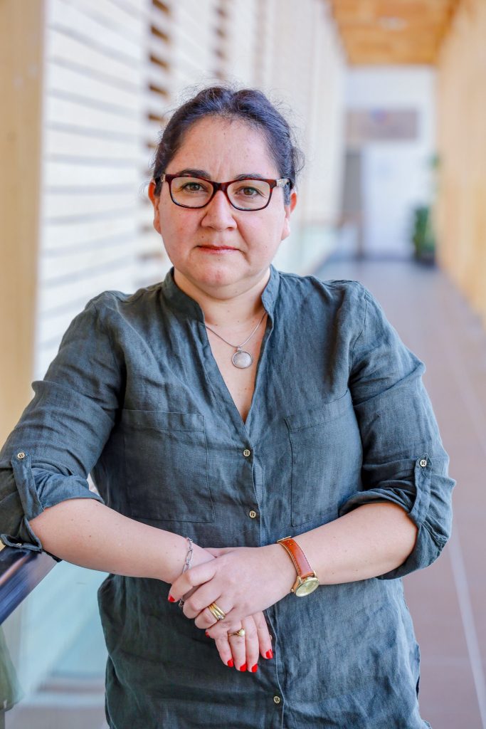 CAROL CASTRO : LA RÉSILIENCE D’UNE TERRE EN FRICHE | L'Indice bohémien