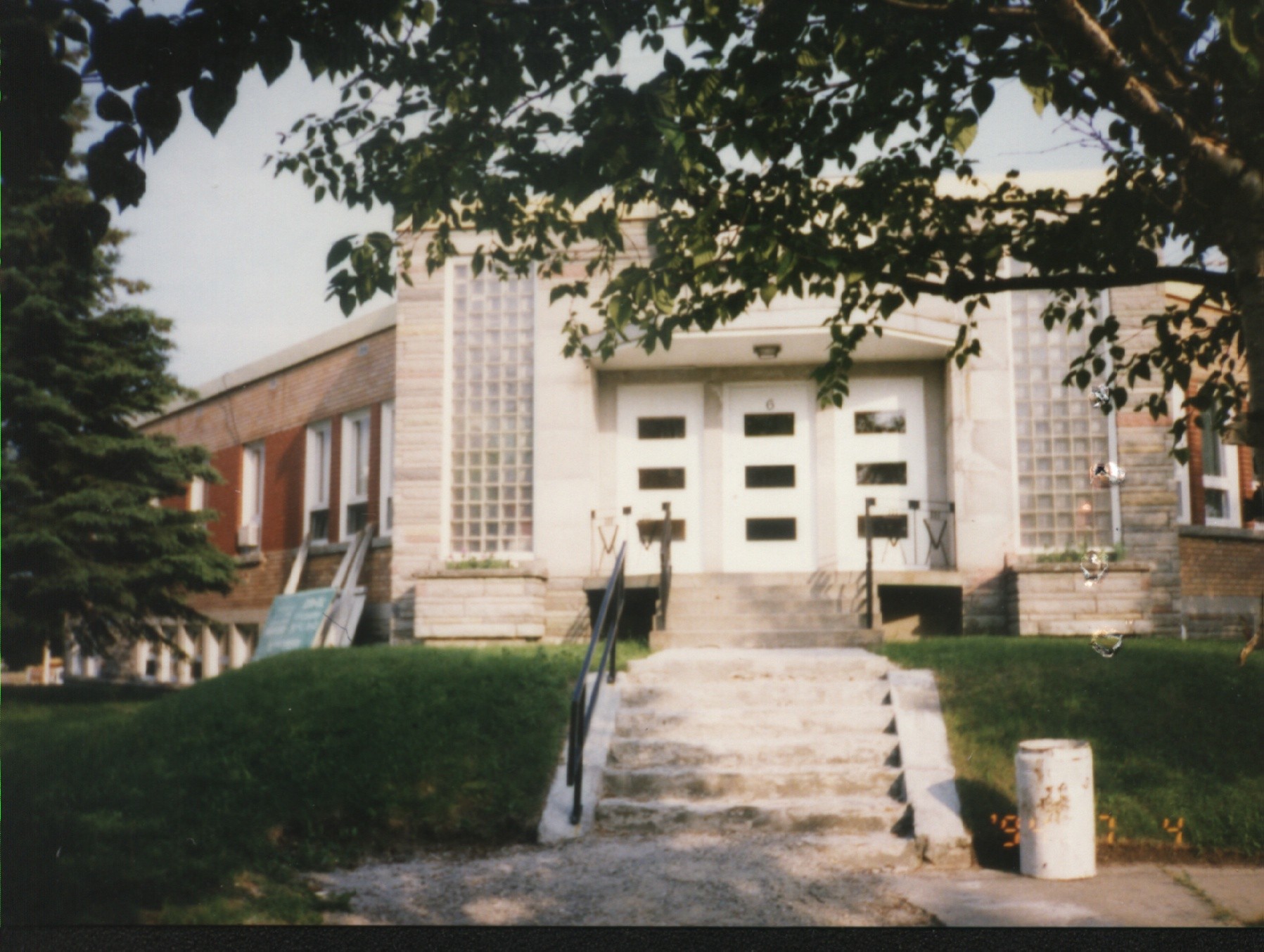 La bibliothèque de Macamic renaît de ses cendres | L'Indice bohémien