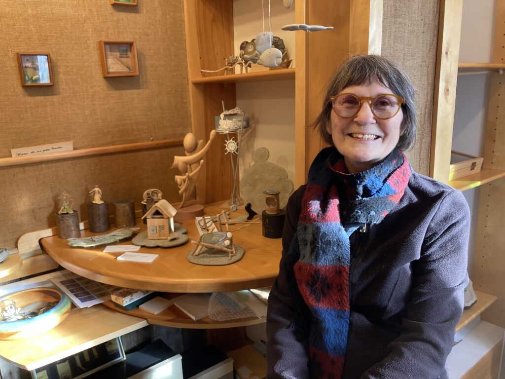 DE L’INFINIMENT PETIT À L’INFINIMENT BEAU : LILIANE GAGNON | L'Indice ...